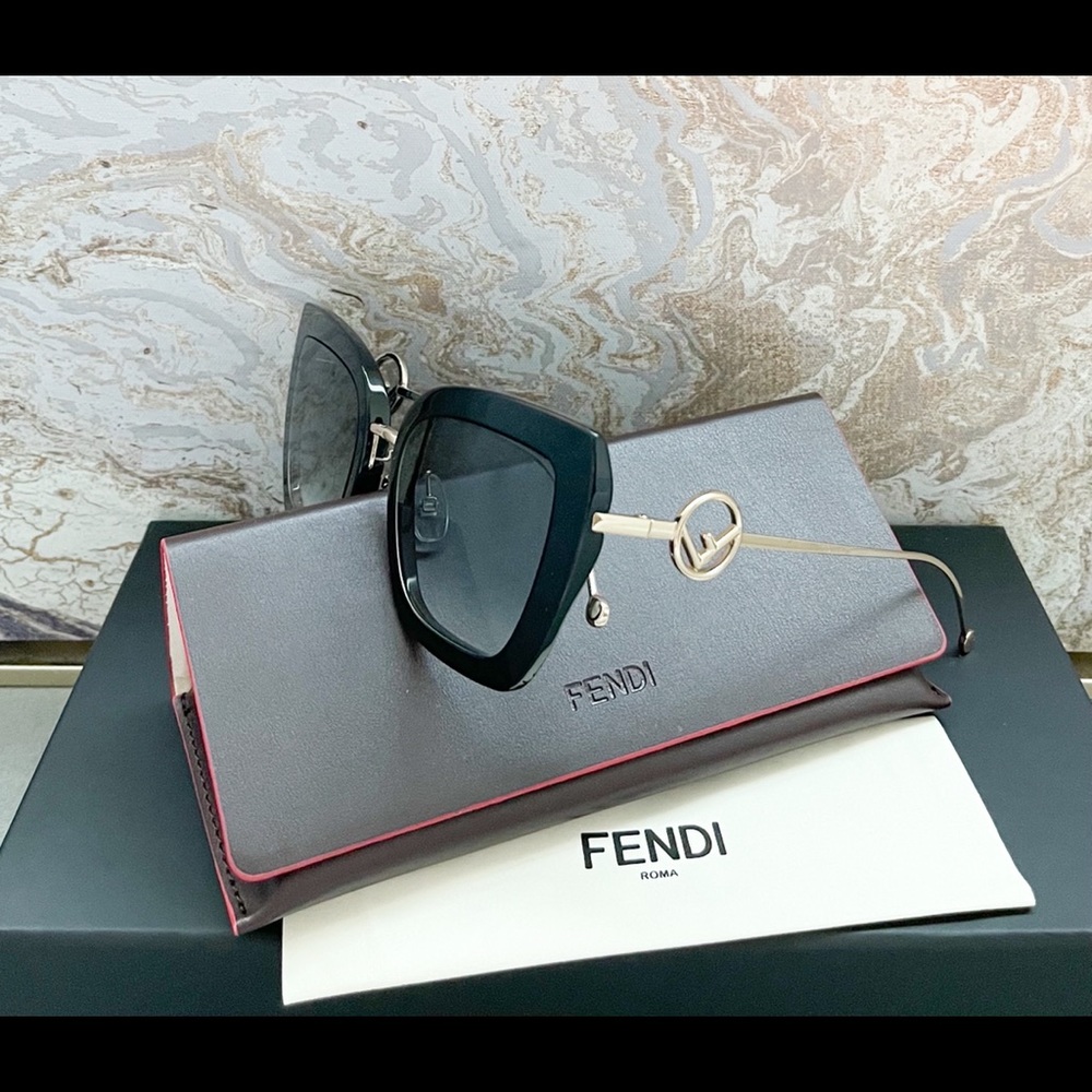 New! Fendi Logo Square Frame Black Sunglasses - Gem